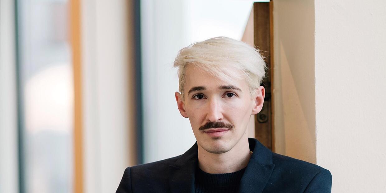 Der Regisseur und Ausstatter Neil Barry Moss wird neuer Leiter des ...