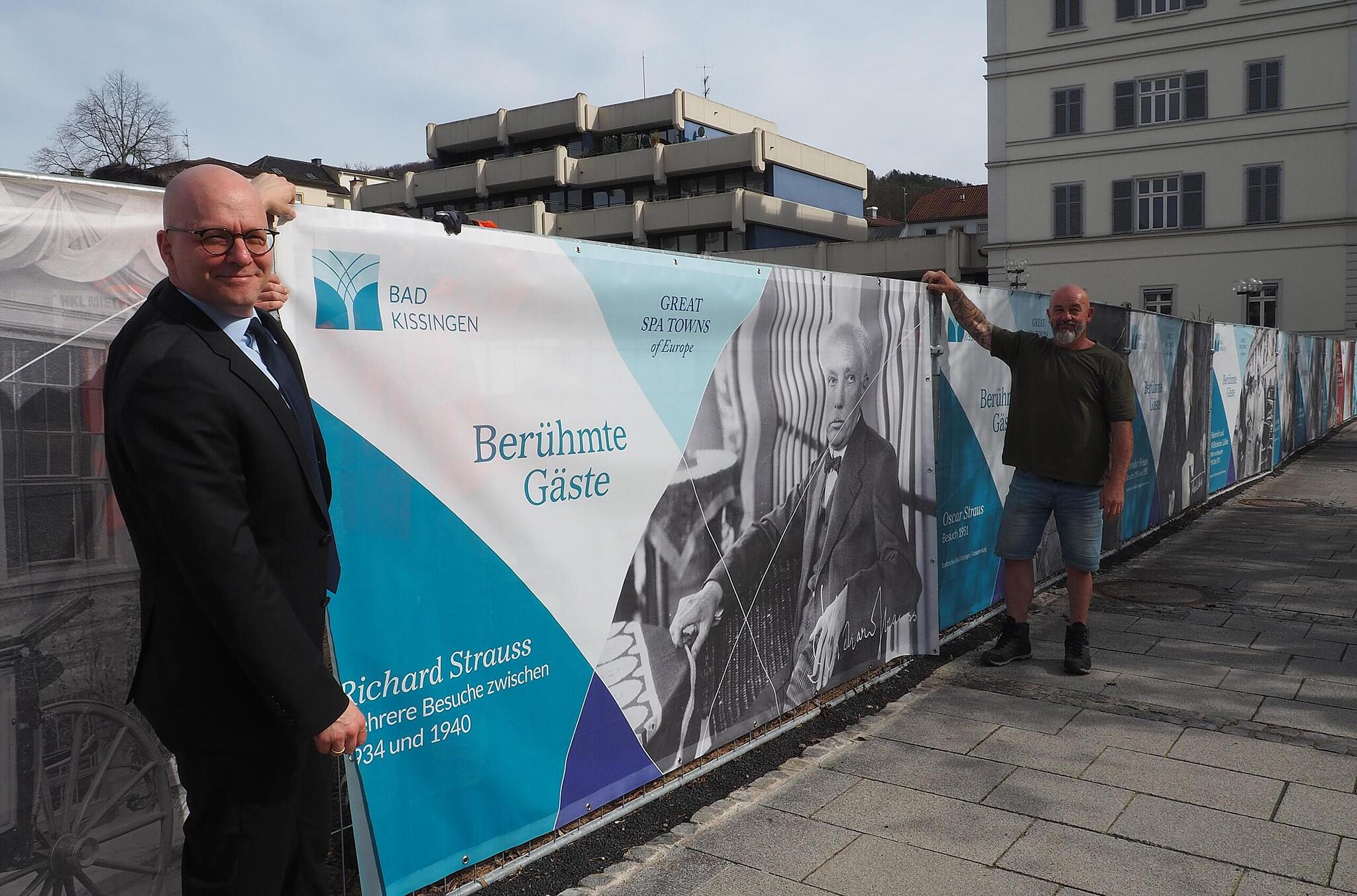Neue Bauzaun-Banner am Steigenberger-Areal in Kissingen