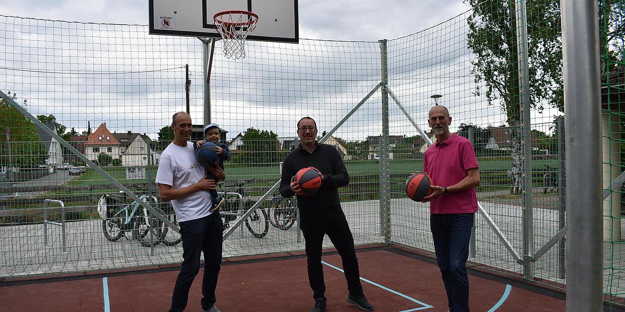 Neunkirchen: Neuer Basketballplatz und Fahrradstellplätze