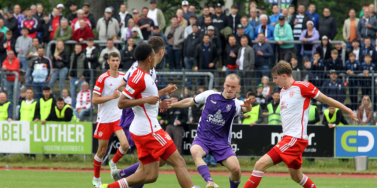 FC Eintracht Bamberg gegen Bayern München II im BR-Livestream