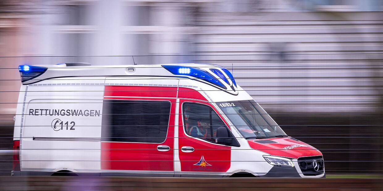 Drei Verletzte nach Zusammenstoß zweier Autos in München