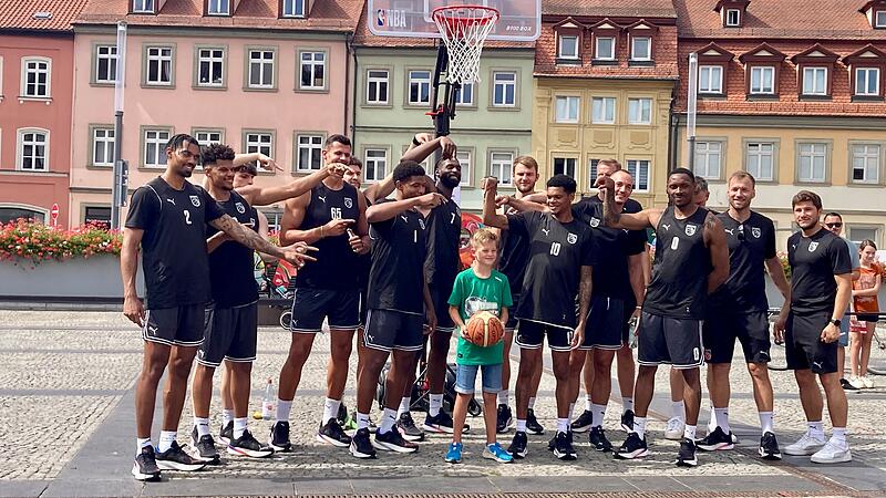 Teamevent am Maxplatz: Bamberg Baskets zeigen sich den Fans