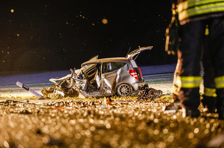 Frontaler Zusammenstoß bei Mühlhausen: Ein Toter, zwei Schwerverletzte