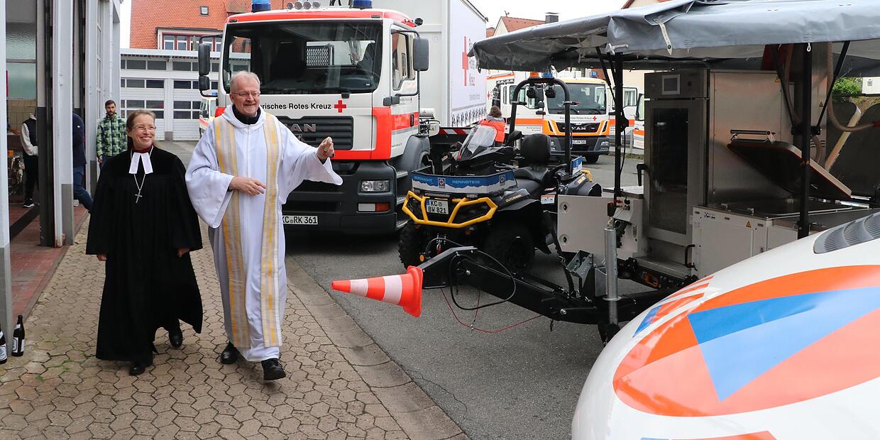 Vier neue Fahrzeuge des BRK im Kreis Kronach für den Katastrophenschutz erhielten den Segen