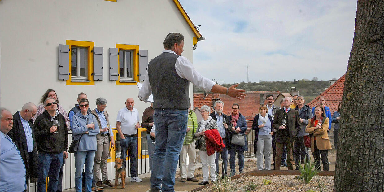 Kirchengartenmauer und Lehrergärtchen: Platz der Begegnung in Sulzfeld ...