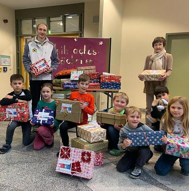 Grundschule packt Päckchen