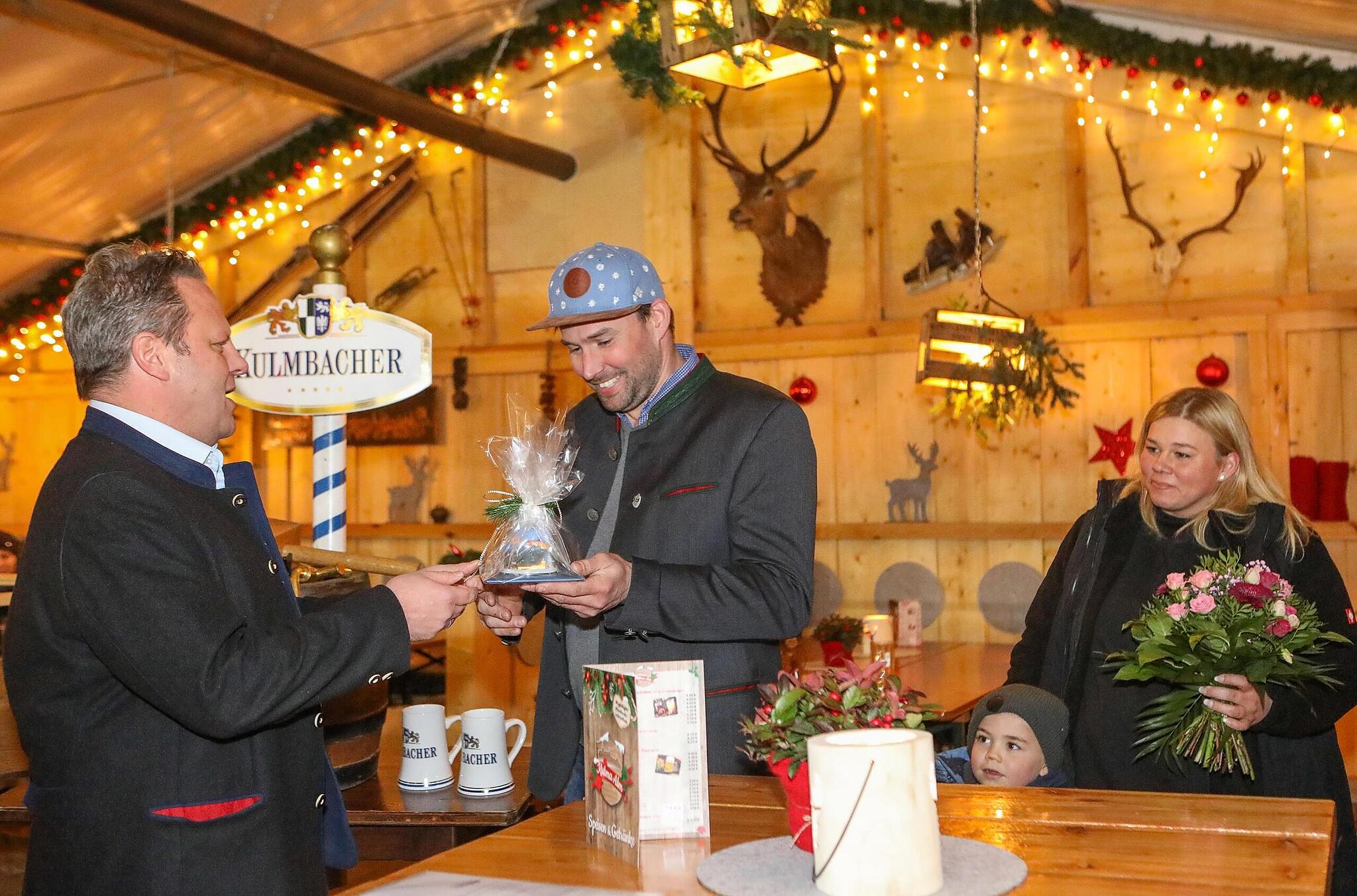 Kulmbacher Promis beim Pre-Opening von Kulma-Alm auf dem Marktplatz ...