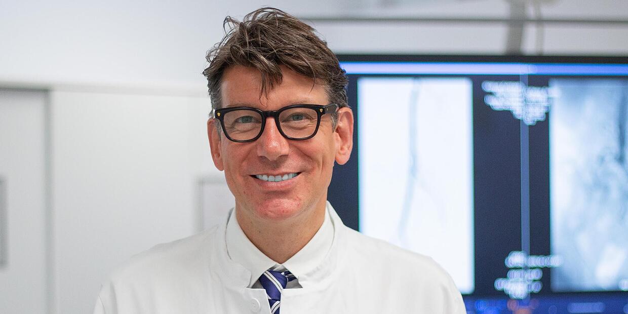 Klinikum Kulmbach: Professor Schulte-Altedorneburg ist neuer Leitender ...