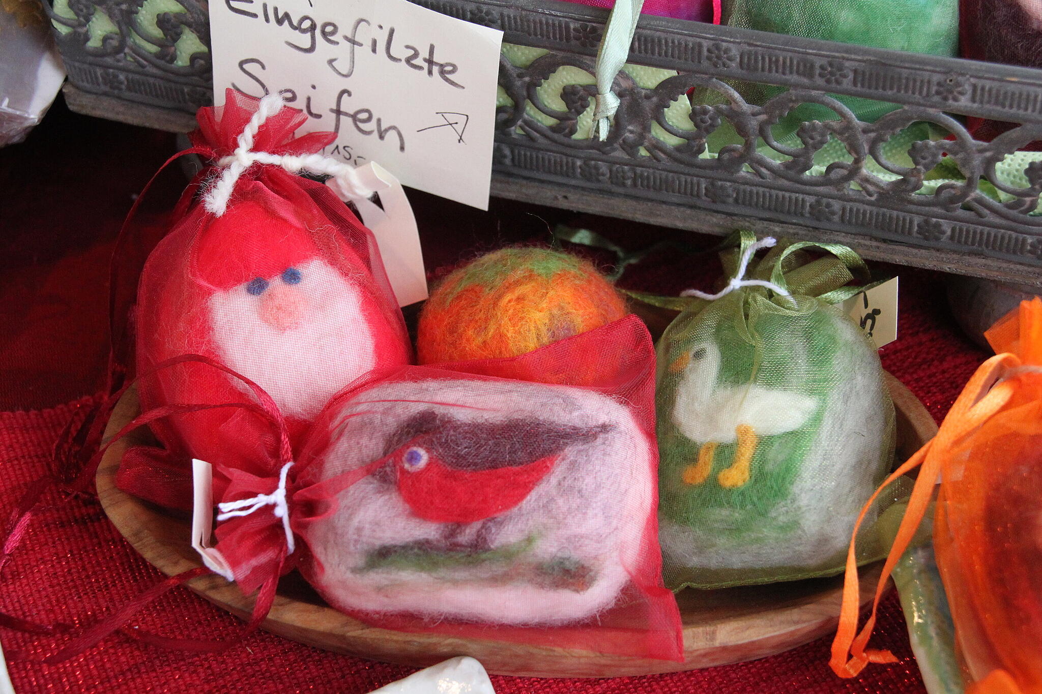 Zahlreiche Besucher strömen zum Blaicher Weihnachtsmarkt im Kulmbacher ...