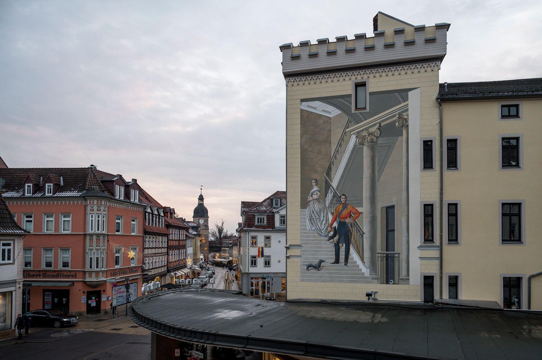 Wandbild in Coburg zeigt royales Paar