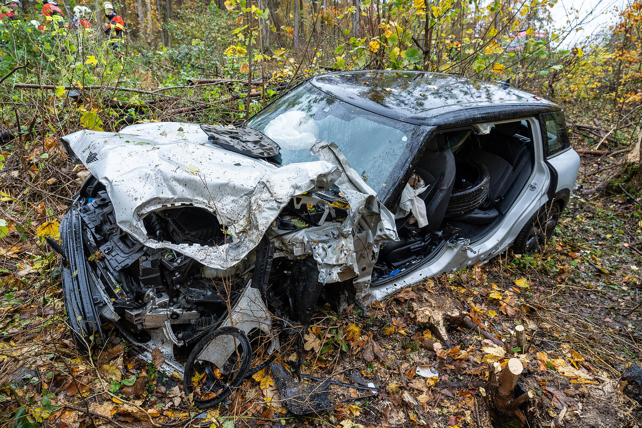 Schwerer Verkehrsunfall bei Scheßlitz: Junge Fahrerin kommt von Fahrbahn ab
