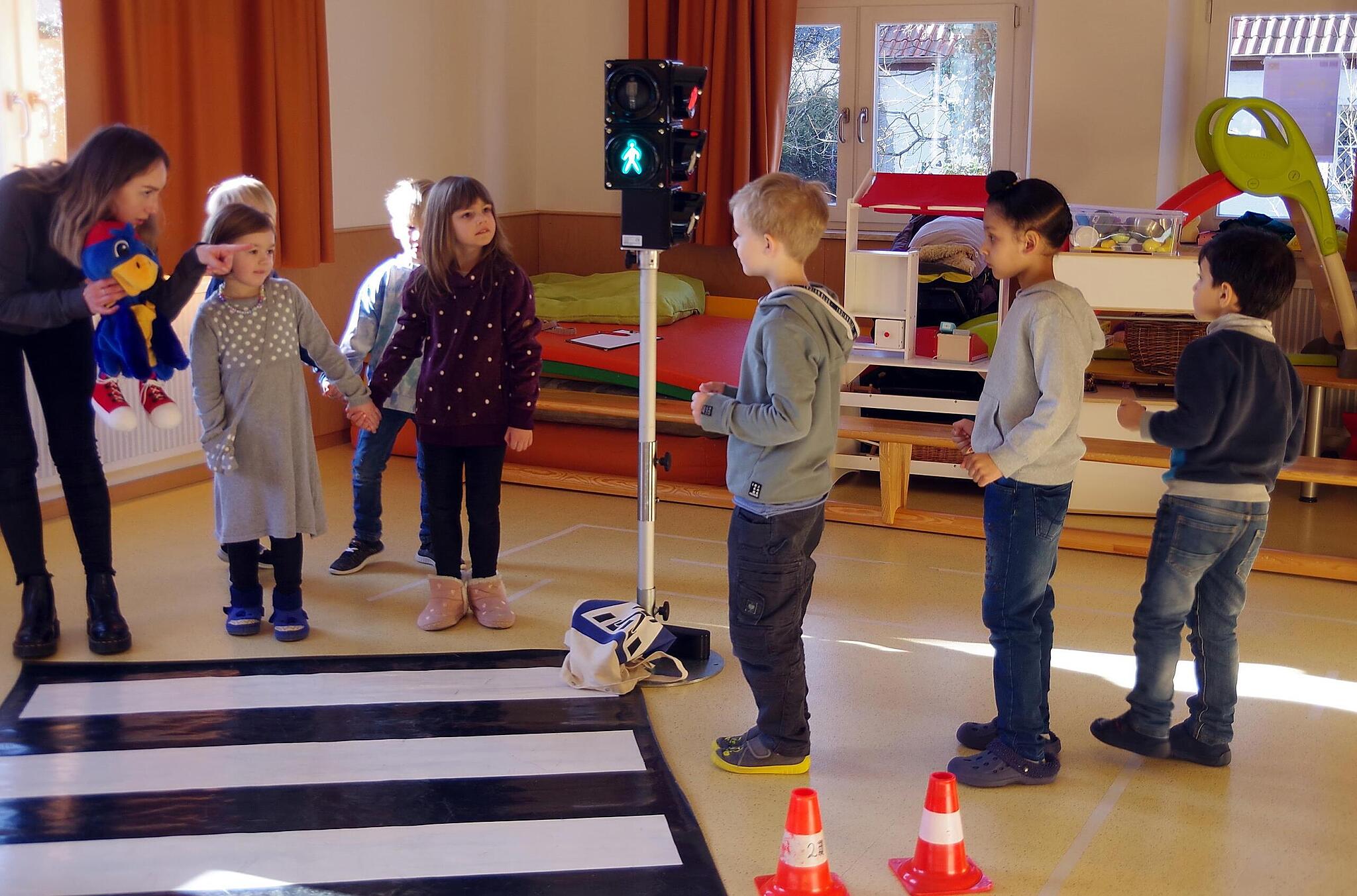 Beim Verkehrssicherheits-Programm des ADAC wurden Kinder spielerisch an ...