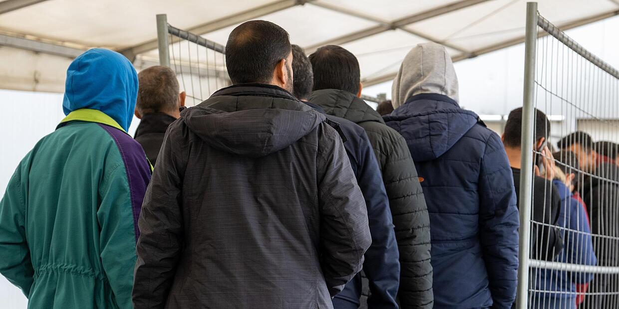 Flüchtlinge: Bürgermeister Daniel Wehner aus Burkardroth kritisiert die ...