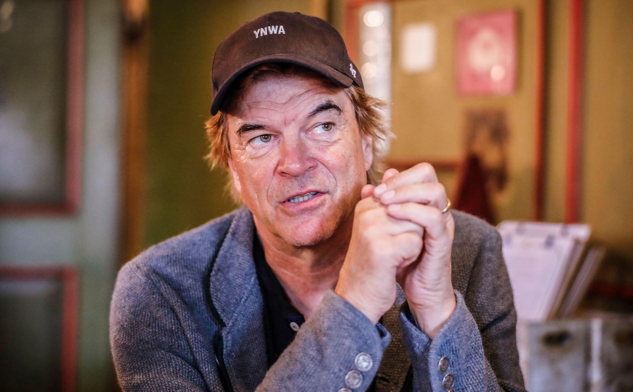 Campino kauft eine Lederhose