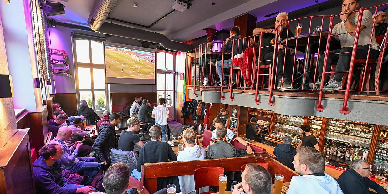Public Viewing in Bamberg: WM-Euphorie im Lewinsky und Calimeros