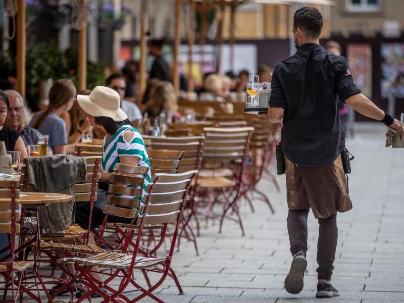 Gastgewerbe noch weit hinter Vorkrisenniveau