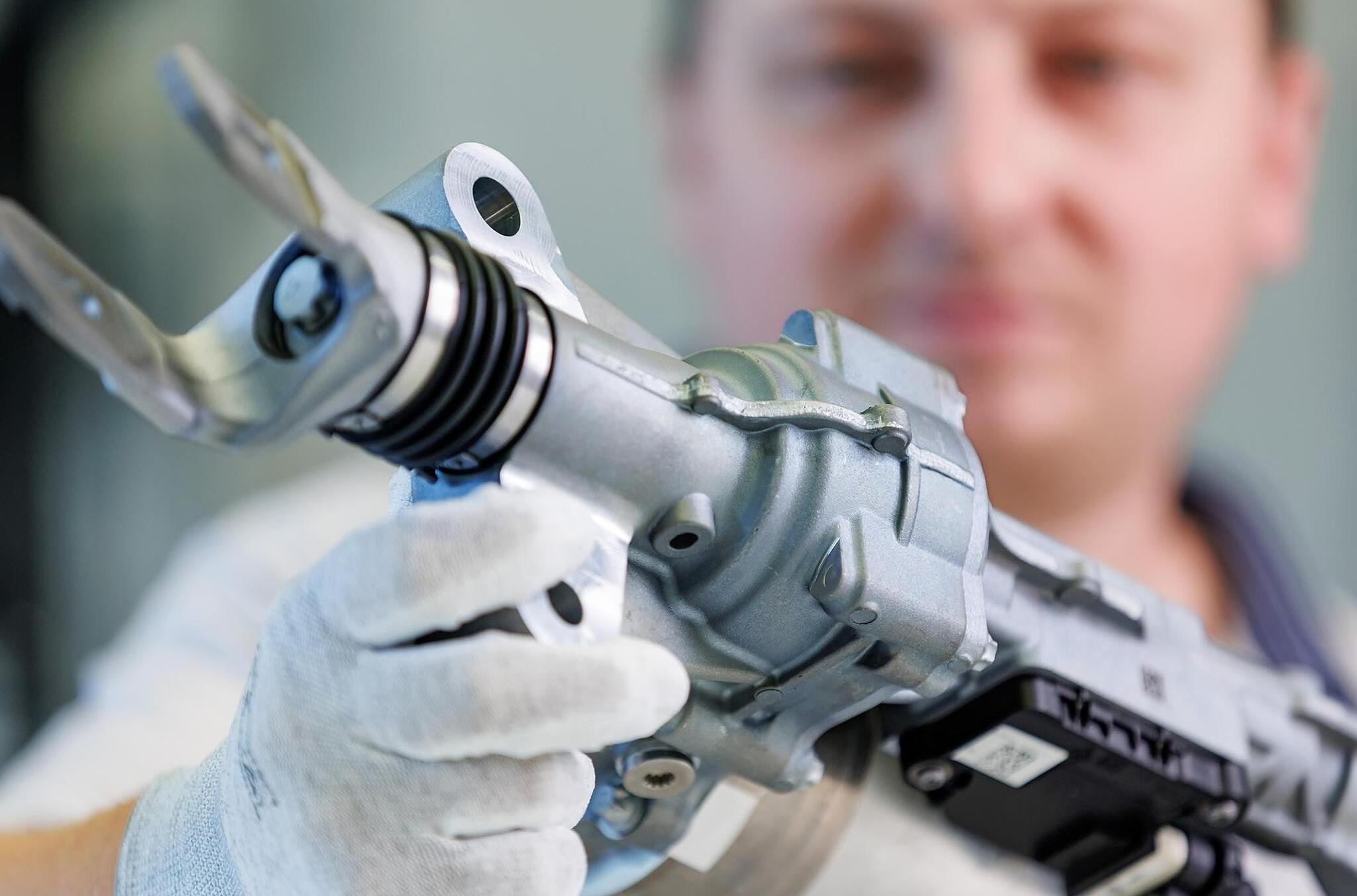 Schaeffler verspricht durch neue Hinterachslenkung komfortablere E-Autos