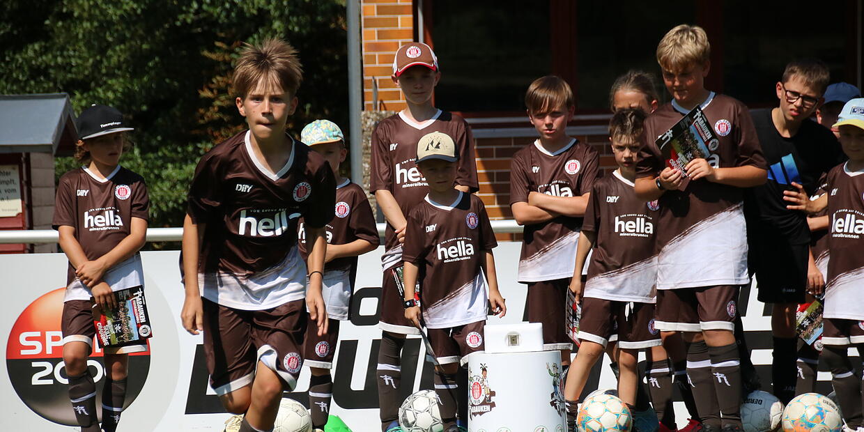 Fußball: Der FC St. Pauli zu Gast beim SSV Kasendorf