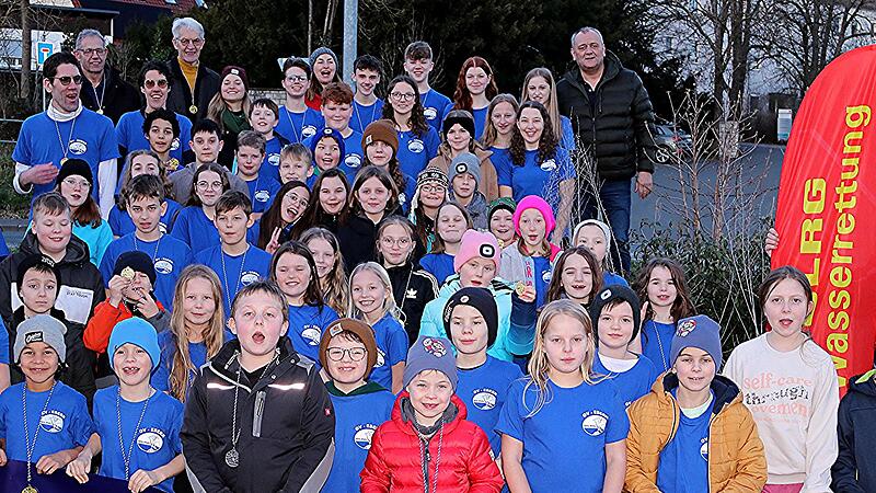 DLRG Ebern Ortsmeisterschaften Schwimmer aller Generationen am Start