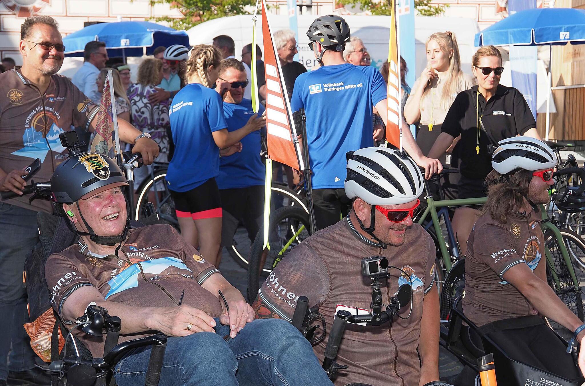 Zusammenstehen um Schicksale zu meistern: Der „halbe Mann“ Flo Sitzmann ...