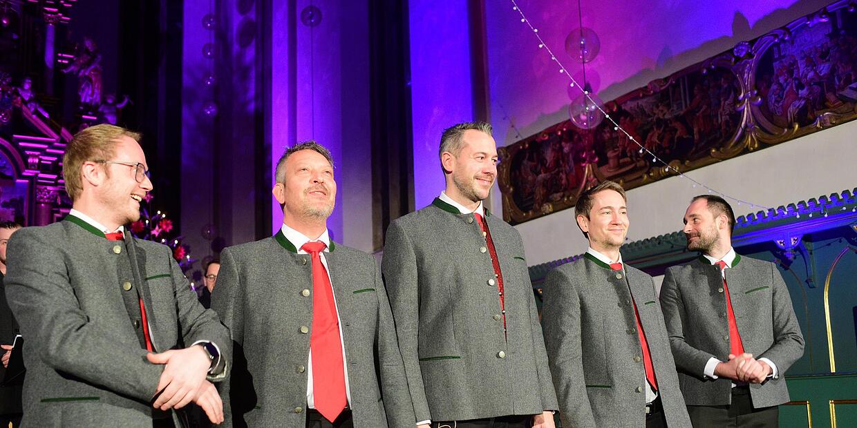 In der Kulmbacher Petrikirche gastieren die „Stimmen der Berge“ mit Ludwig Thomas „Heilige Nacht“