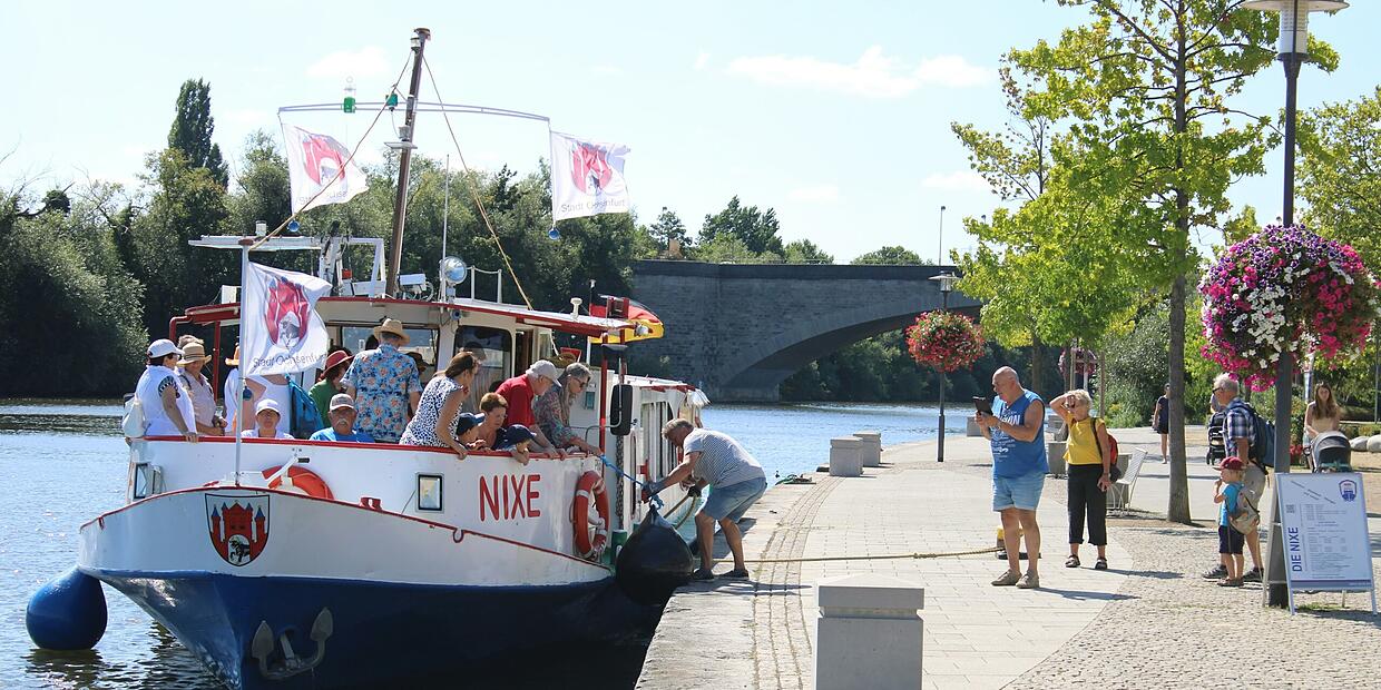Freifahrten auf der Altstadtfähre: Die Nixe startet in die neue Saison