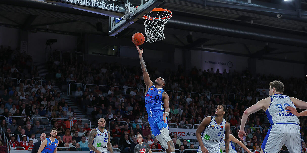 Bamberg Baskets siegen gegen Frankfurt: Kyle Lofton und Moritz Krimmer ...