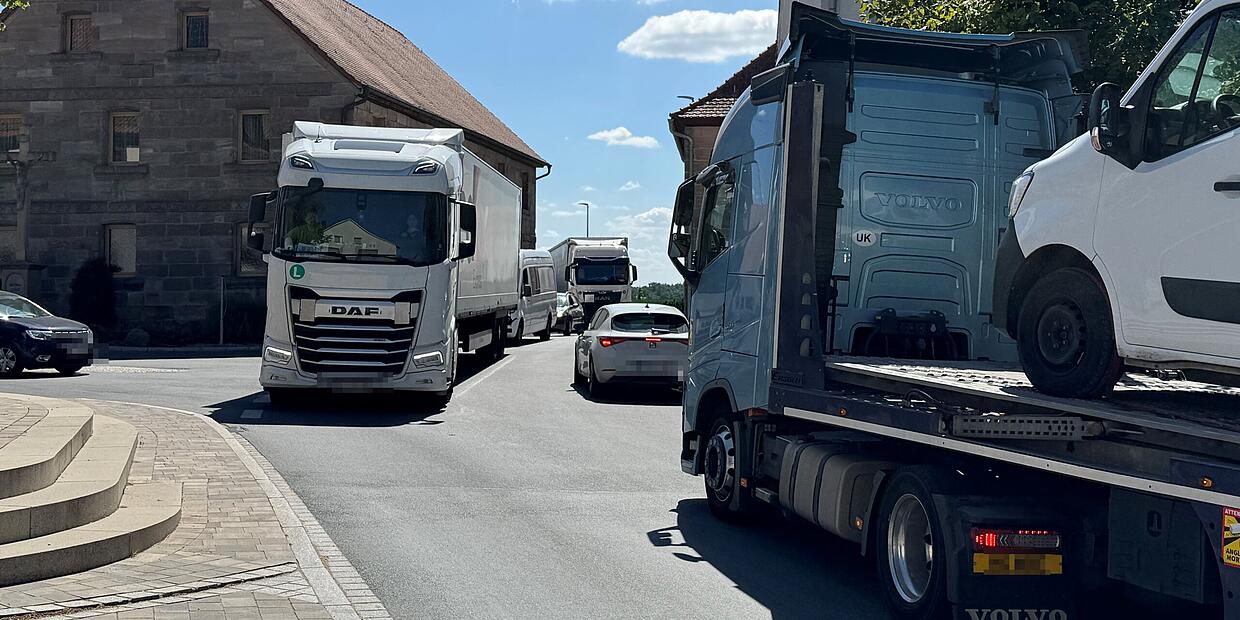 A3 bei Erlangen nach Unfall gesperrt: Chaos auf Umleitungen