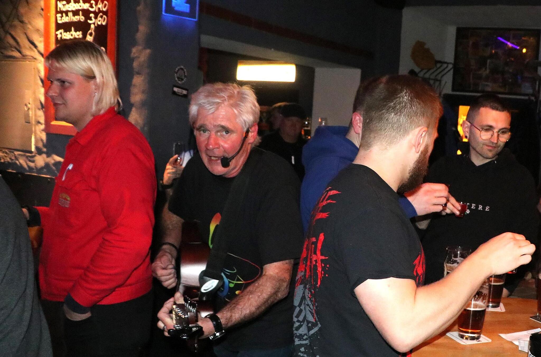 Der bekannte Weißenbrunner Musiker Tom Sauer sammelt Spenden mit ...