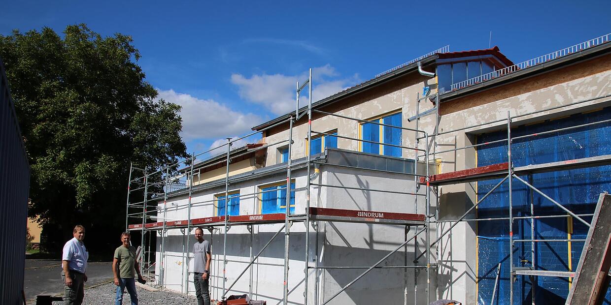 Neubau der Feuerwehr Obereschenbach wird bis Weihnachten fertig