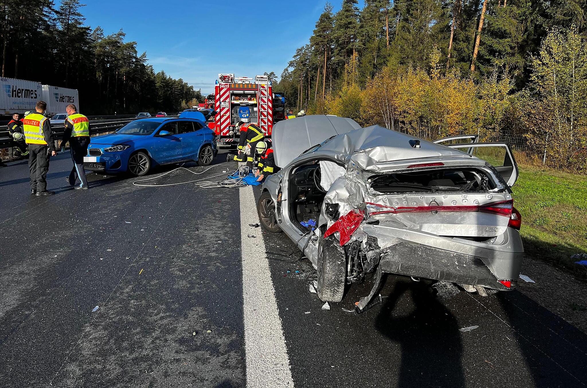 Unfall auf A73 bei Bamberg: Fahrer eingeklemmt und schwer verletzt