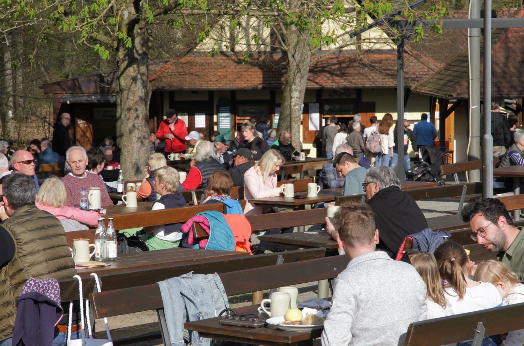 Die Bierkeller rund um Hallerndorf sind geöffnet