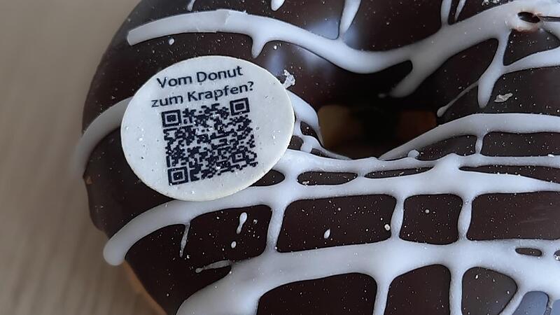 Haßberge: QR-Codes auf Donuts werben für Regionalmanagement-Podcast ...