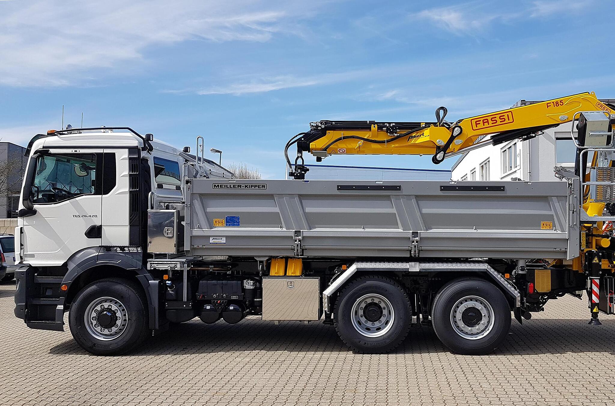 Bavaria Fahrzeugbau zu der Zanner in Himmelkron gehört an FASSI ...