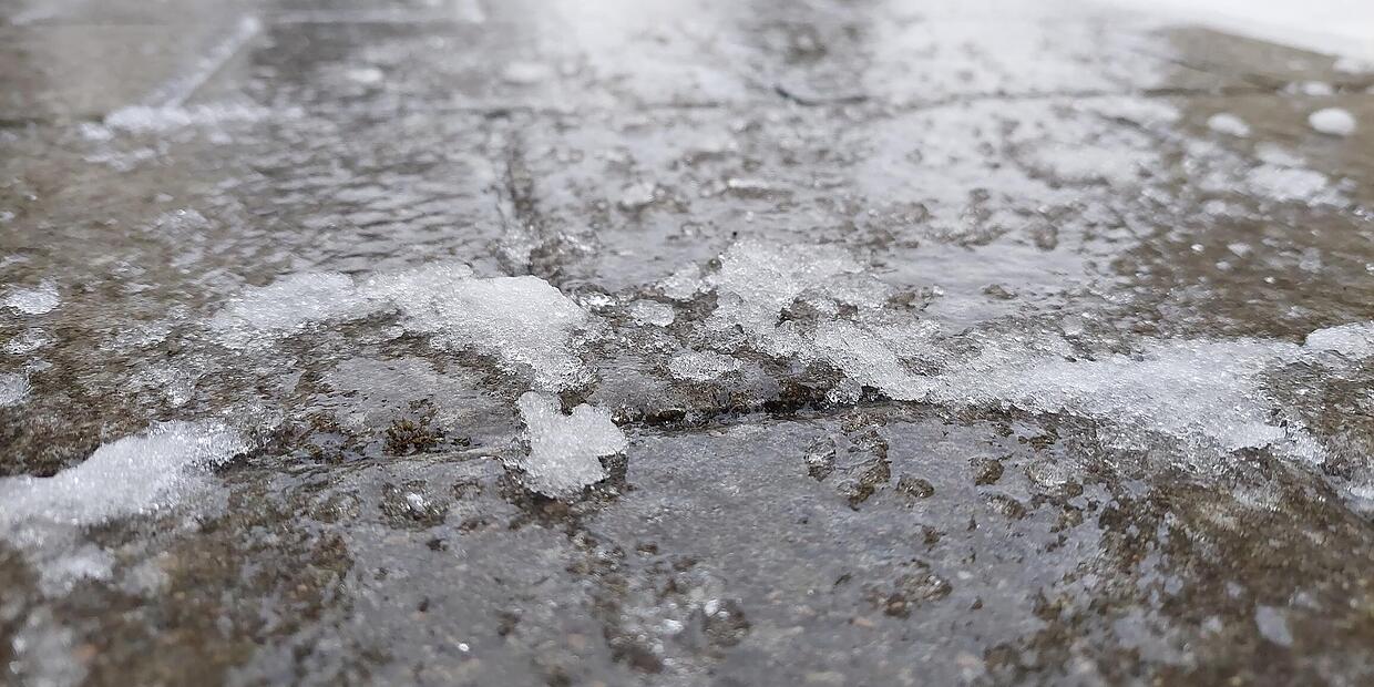 Blitzeis in Nordbayern: Zahlreiche Unfälle und ausgefallener Unterricht