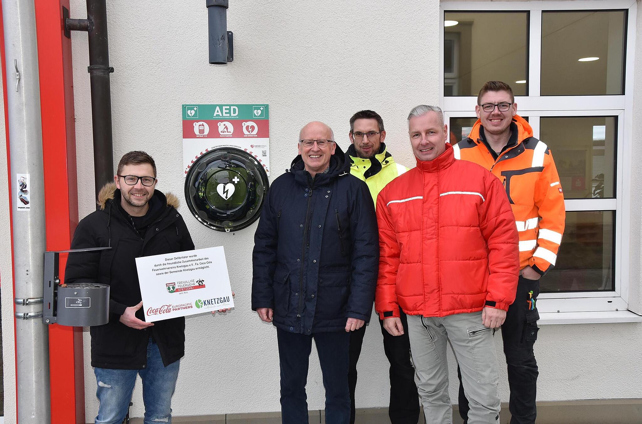 Lebensretter Defibrillator: Ein AED ist nun am Rathausplatz in Knetzgau ...