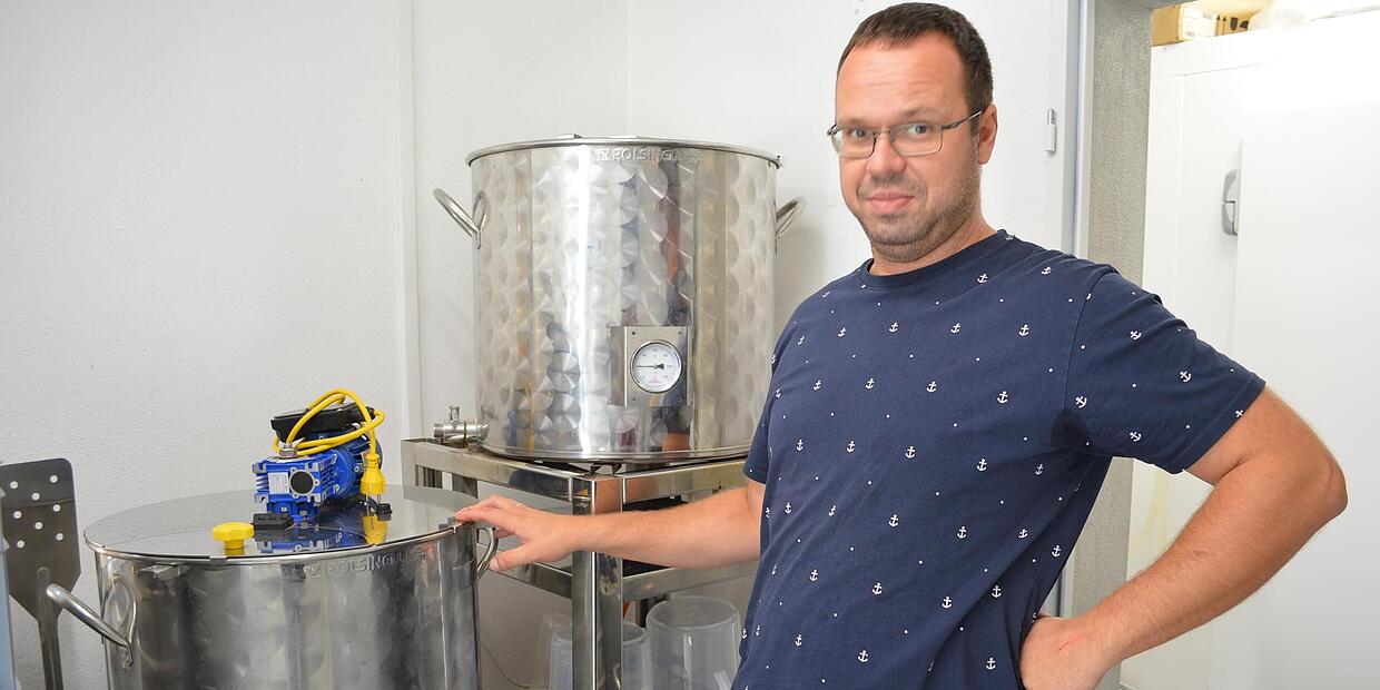 Bierbrauen in Aschach: Christoph Bauer hat aus dem Hobby einen Nebenerwerb gemacht.