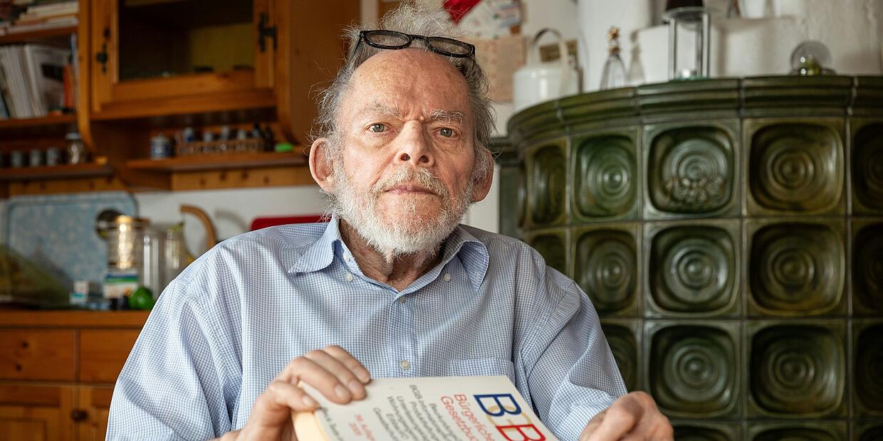 Prozess um Messerattacke vor Stift Haug: Ehemaliger Richter erklärt ...