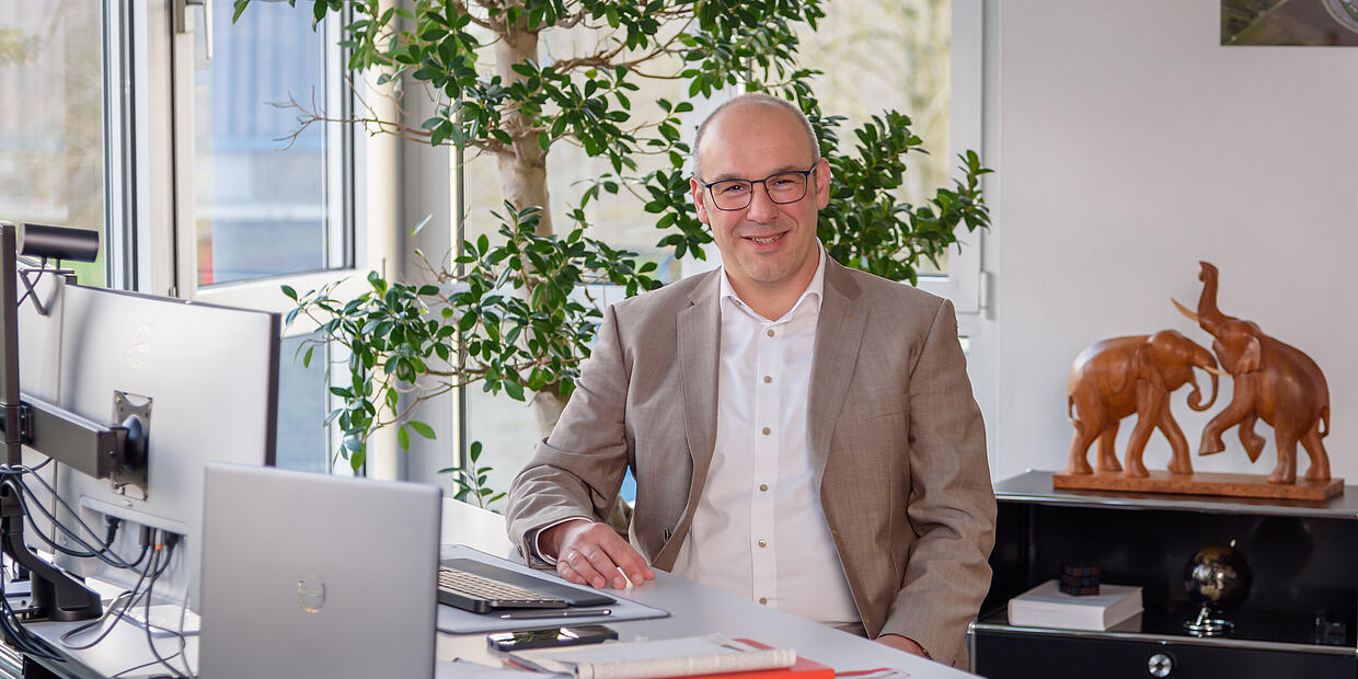 Kurzportrait und Artikel über Jochen Michael Schmidt