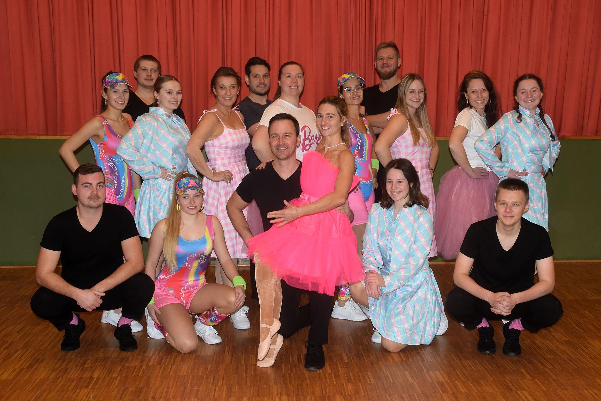 Barbie tanzt auf dem Chrysanthemenball