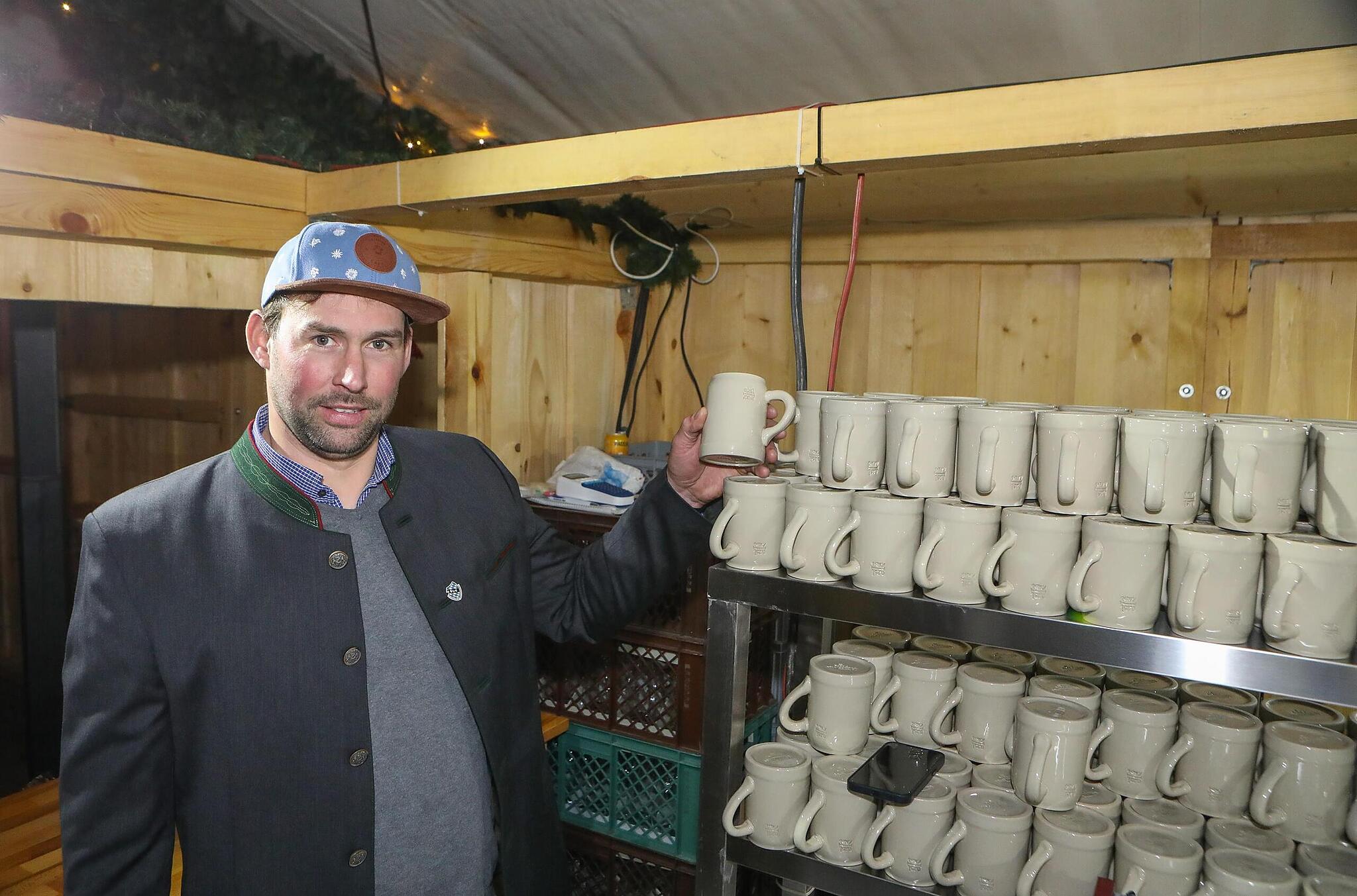Kulmbacher Promis beim Pre-Opening von Kulma-Alm auf dem Marktplatz ...