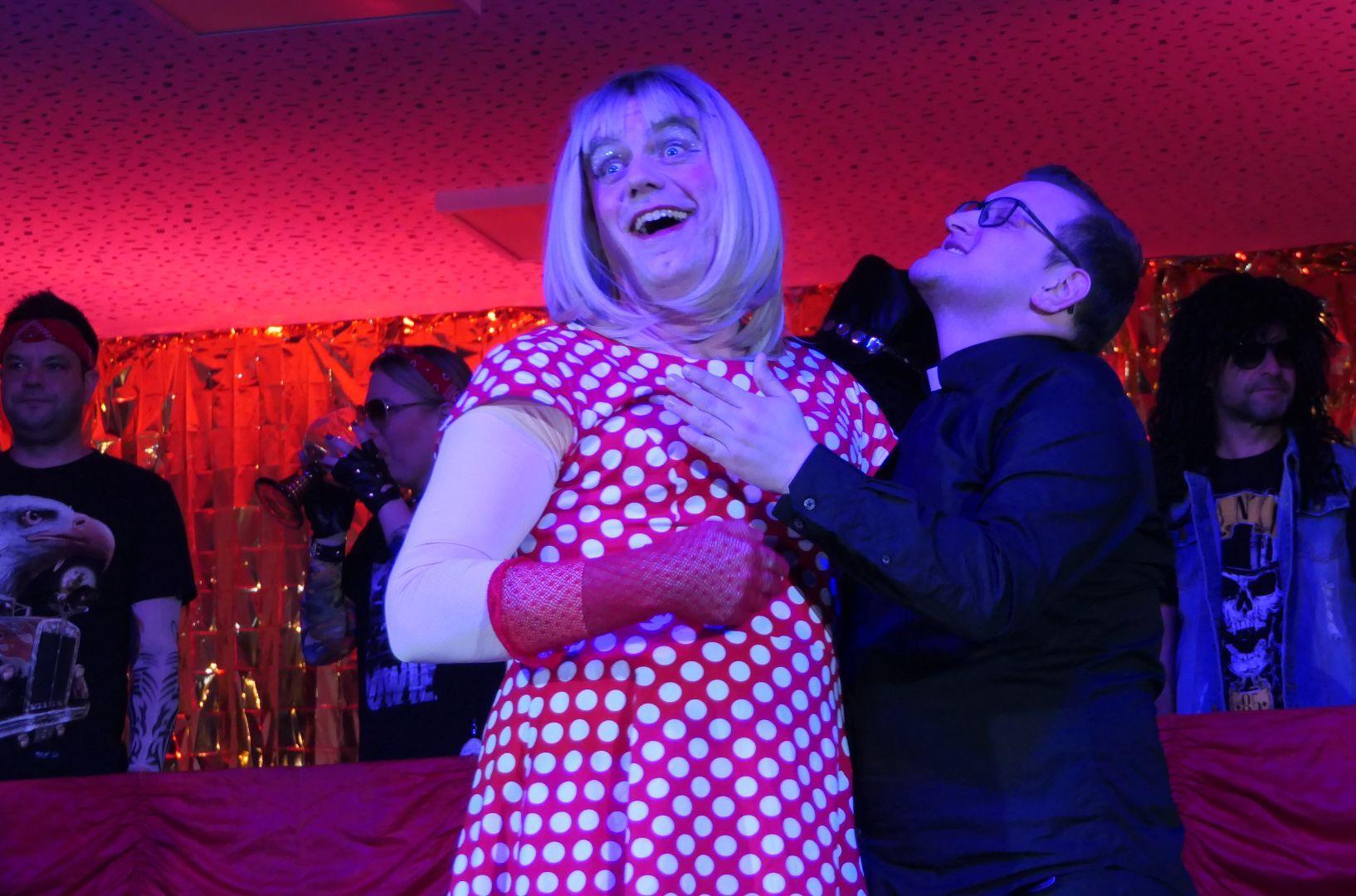 Fasching in Obertheres: Büttensitzung in der neuen Sport- und Kulturhalle