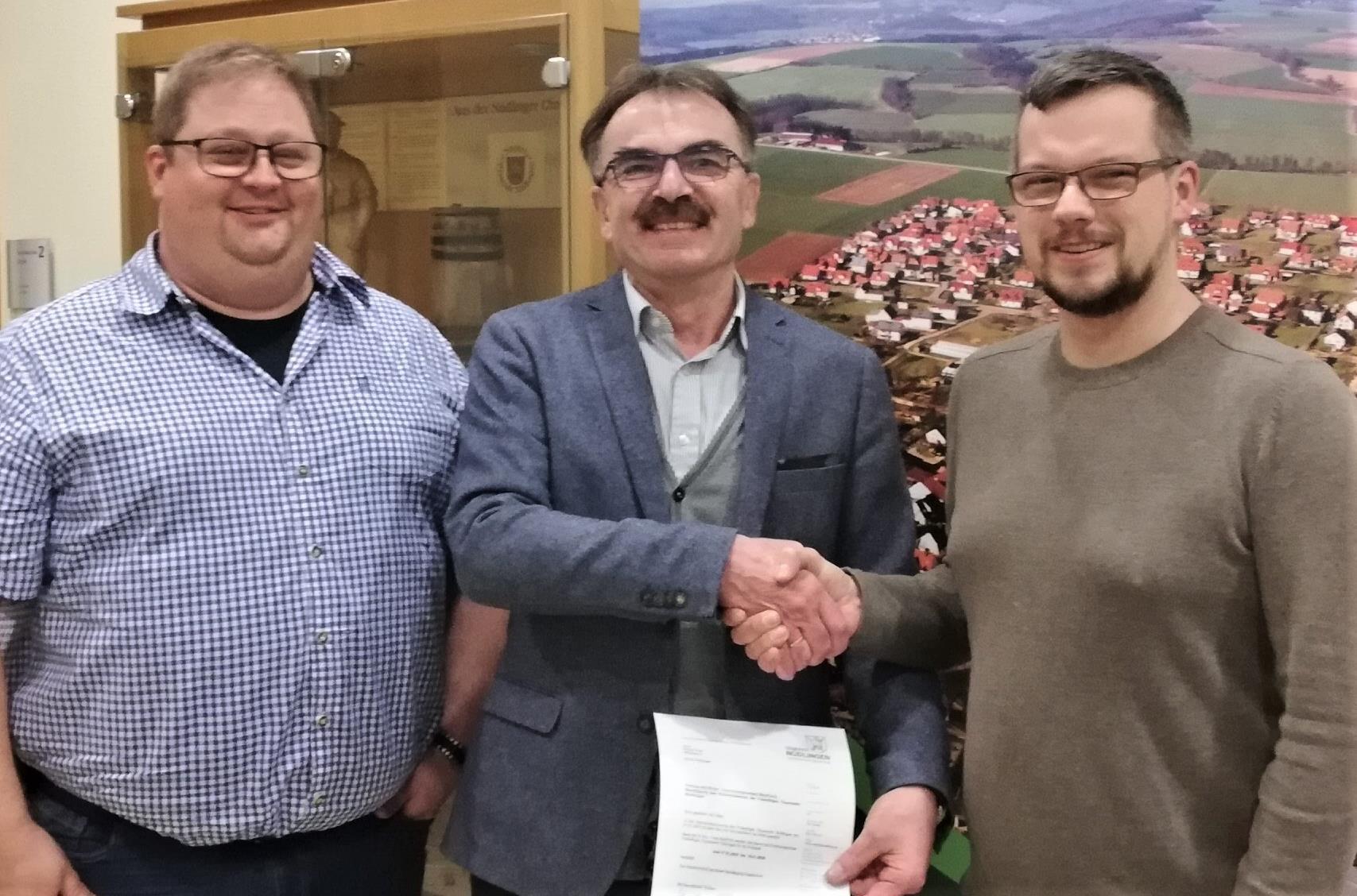 In Nüdlingen hat Kreisbrandmeister Alexander Frey den Posten als ...