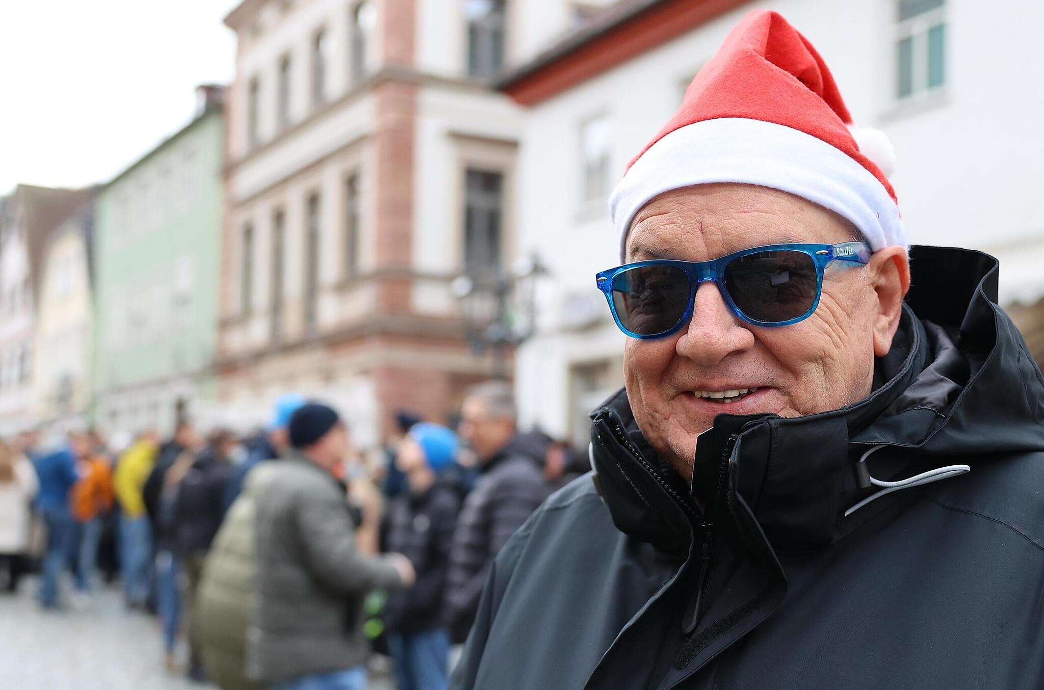 Beim traditionellen Frühschoppen vor der Heiligen Nacht feierten die ...