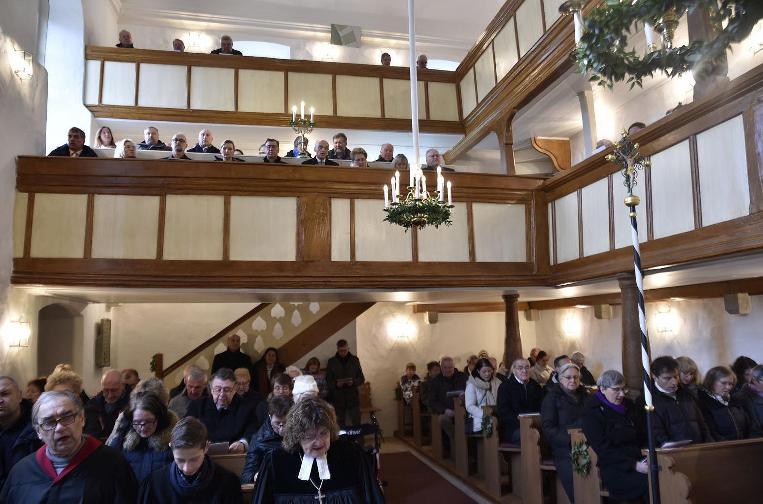 Wiedereinweihung der Kirche in Dörflis nach der Renovierung mit ungewöhnlicher Predigt von ...