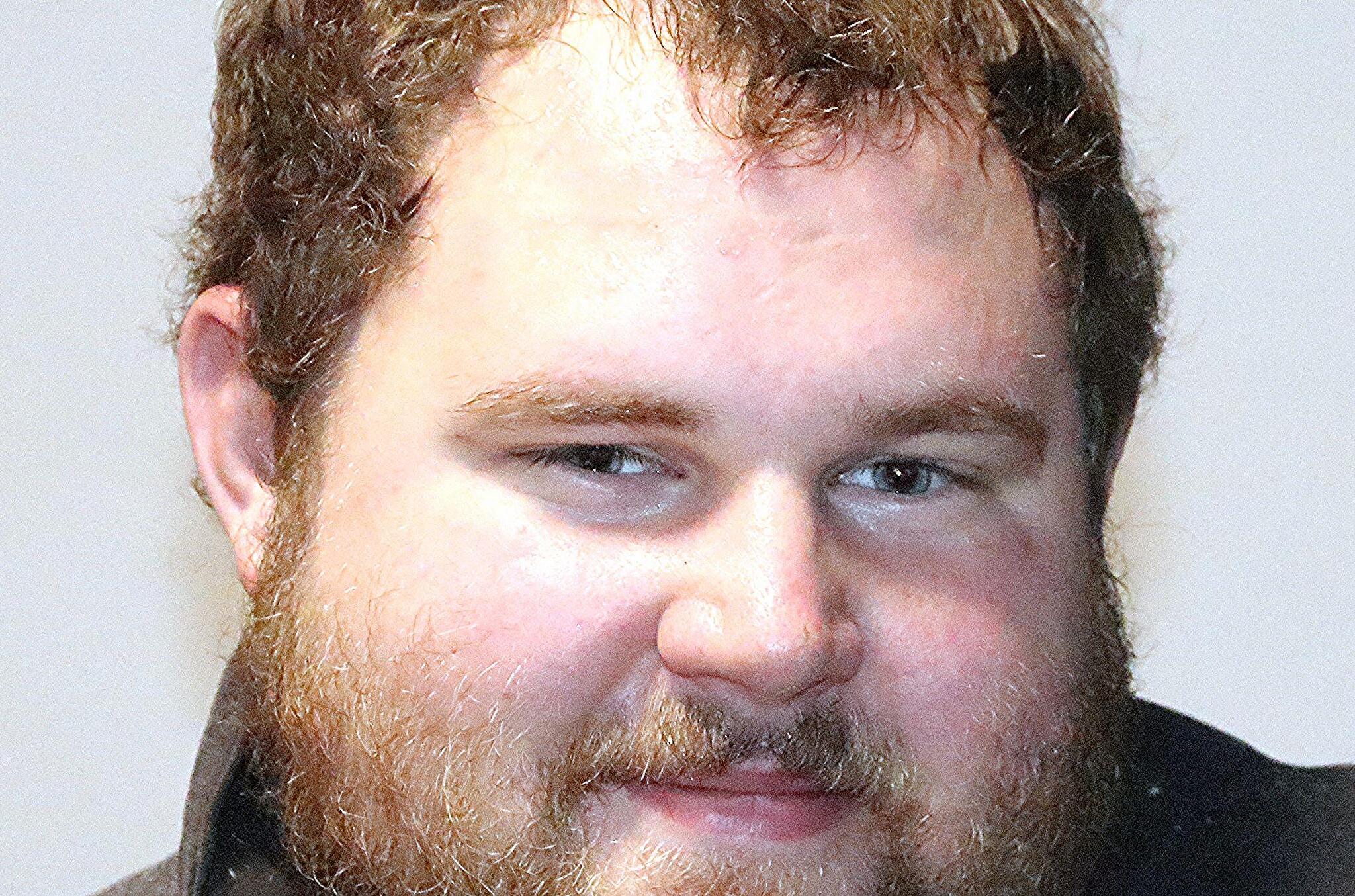 Hobby-Holzbildhauer Bernd Schmidt aus Ruppach arbeitet mit Motorsägen.