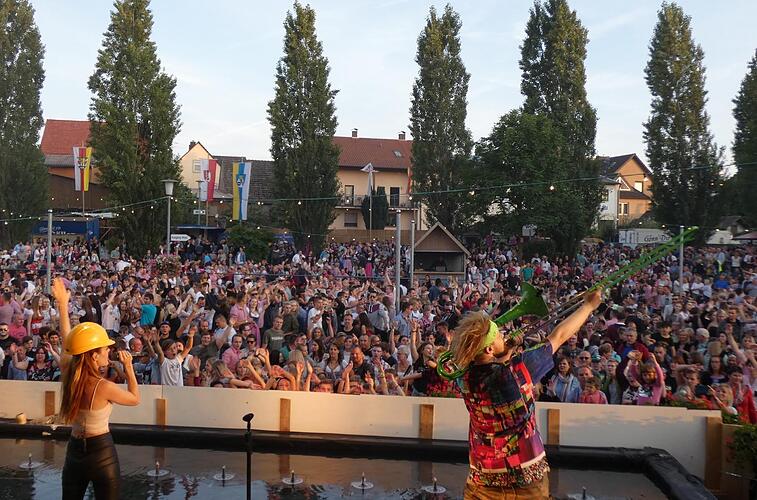 Altmain-Weinfest Sand: Alle sind heiß drauf