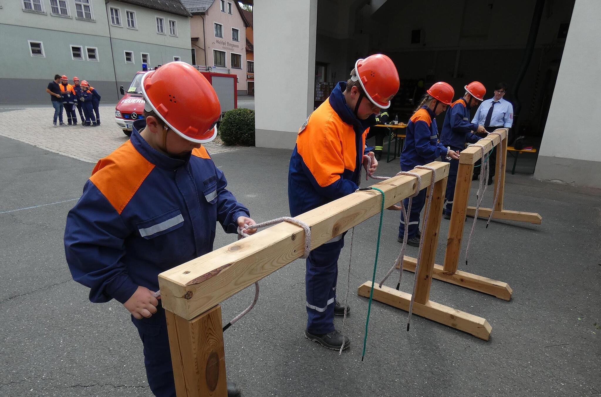Beim Kreisjugendleistungsmarsch der Feuerwehren in Kulmbach siegt ...