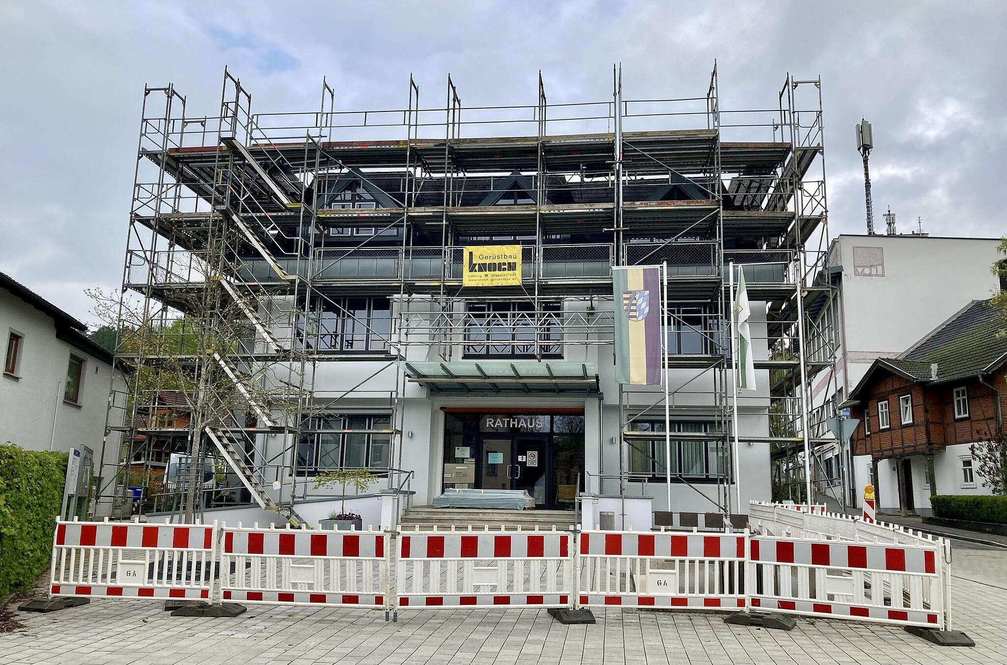 Gemeinde Ahorn investiert und muss zugleich sparen