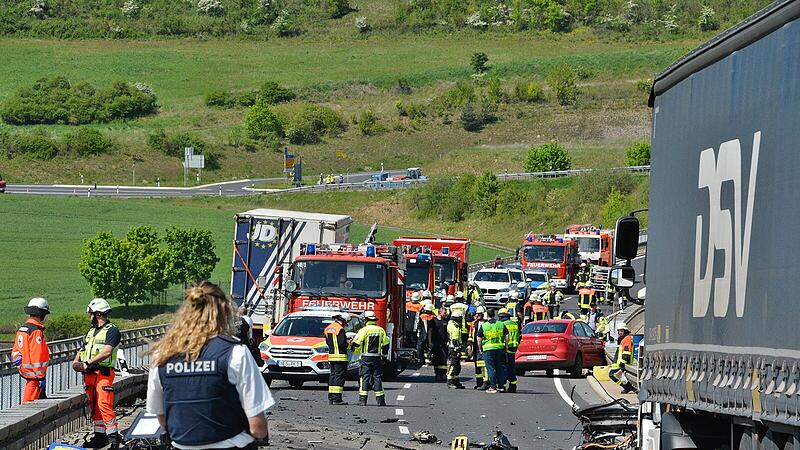Toter und Schwerverletzte bei Unfall auf der B279